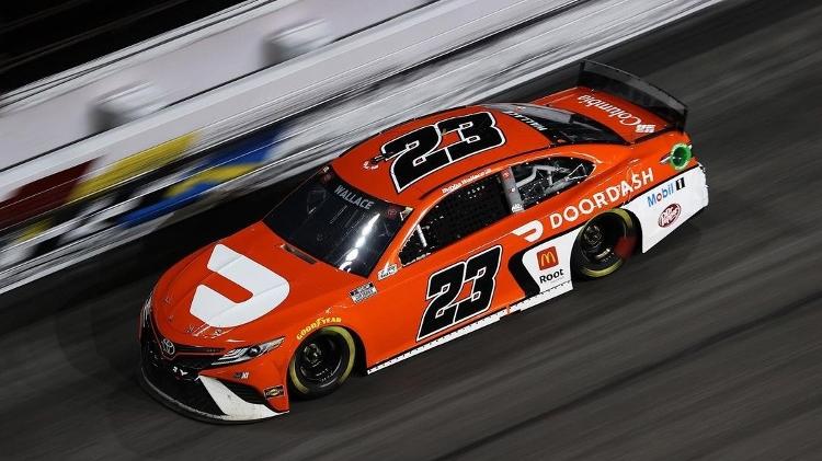 Michael Jordan tem coleção de carros com Ferrari e McLaren-Mercedes