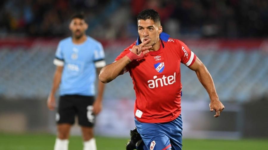 Luis Suárez tabela de peito e faz golaço pelo Nacional; assista