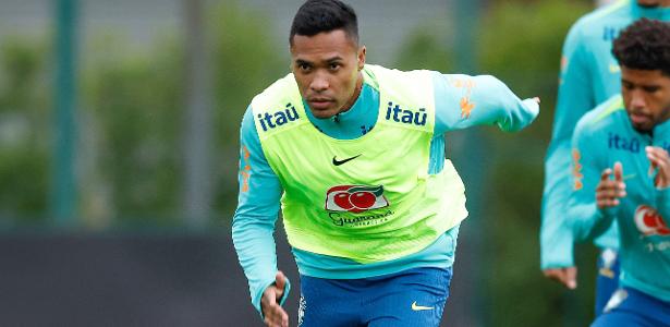 Alex Sandro prioriza sono a carona em avião de Leila