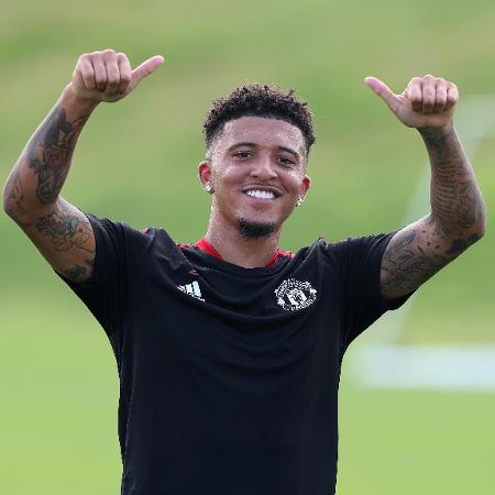Sancho aparece no treino do United com carro raríssimo de R$ 3 milhões