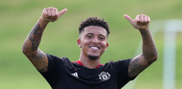 Sancho aparece no treino do United com carro raríssimo de R$ 3 milhões