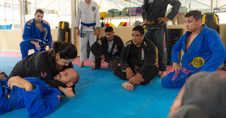 Indígena, feminista e avô: quem é a mulher mais graduada do jiu-jitsu