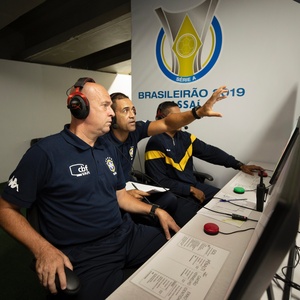 Futebol brasileiro chega ao mílesimo jogo com VAR. Dá para viver sem?