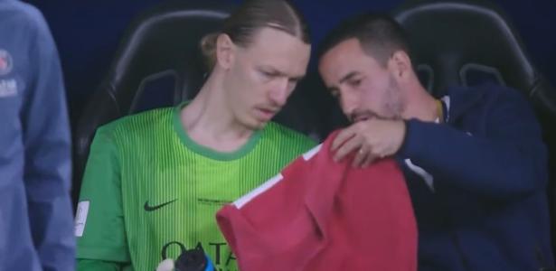 Goleiro do PSG usou cola na toalha para virar algoz do Flamengo
