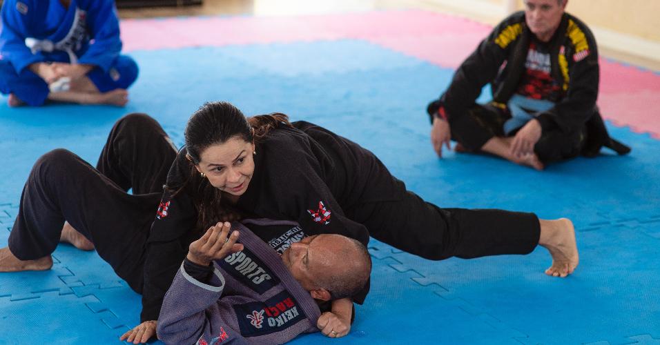 Indígena, feminista e avô: quem é a mulher mais graduada do jiu-jitsu