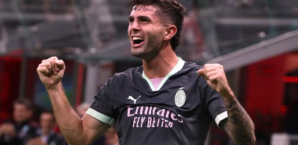 Champions: Milan vence Brugge com gol olímpico e holandês inspirado