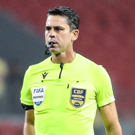 Flávio Rodrigues acertou: arbitragem precisa expulsar por cera e simulação