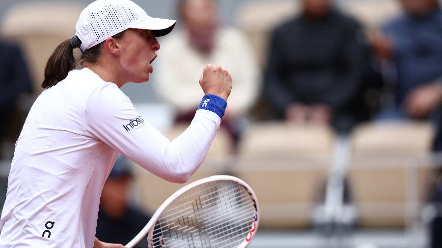 Iga e Vondrousova dominam rivais e vão duelar nas quartas em Roland Garros