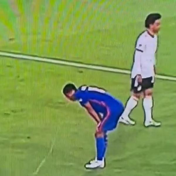 Jude Bellingham é mais um a vomitar em campo, assim como Messi e CR7