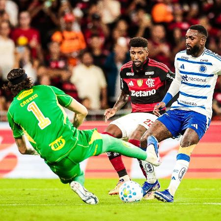 Flamengo vence Cruzeiro em noite de reencontros