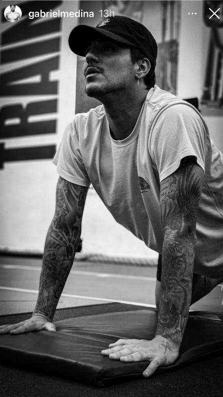 A meu ver, Gabriel Medina já está ensaiando o retorno ao circuito ...