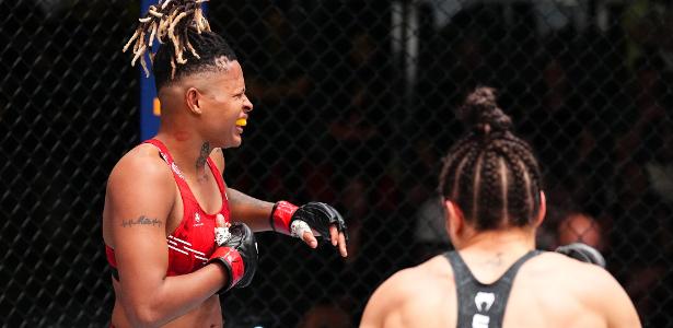 Melissa Gatto nocauteia rival com 'soco no seio' em duelo de ...