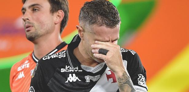 Vegetti cai no choro após Vasco perder título da Copa do Brasil