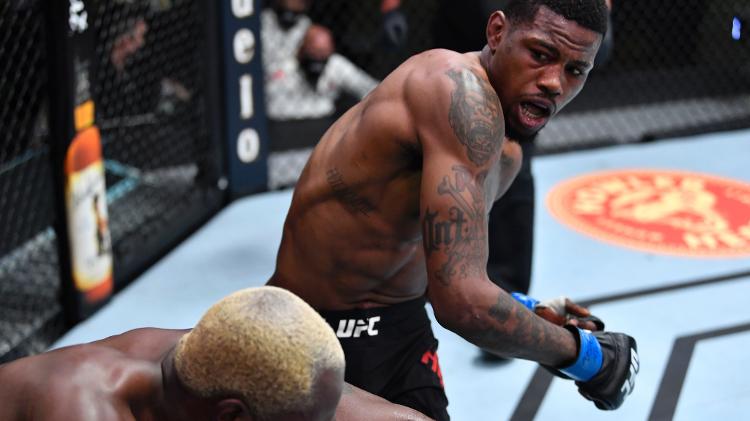 Quem é Kevin Holland, o lutador que fala enquanto bate e apanha no UFC ...