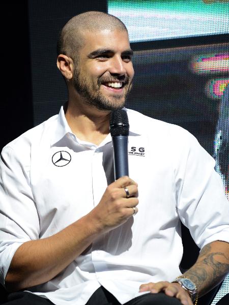 Caio Castro pausa novelas por corridas de caminhão