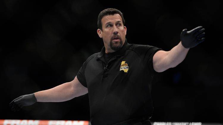 Precipitados e atrasados, árbitros do UFC já fizeram lambanças ...
