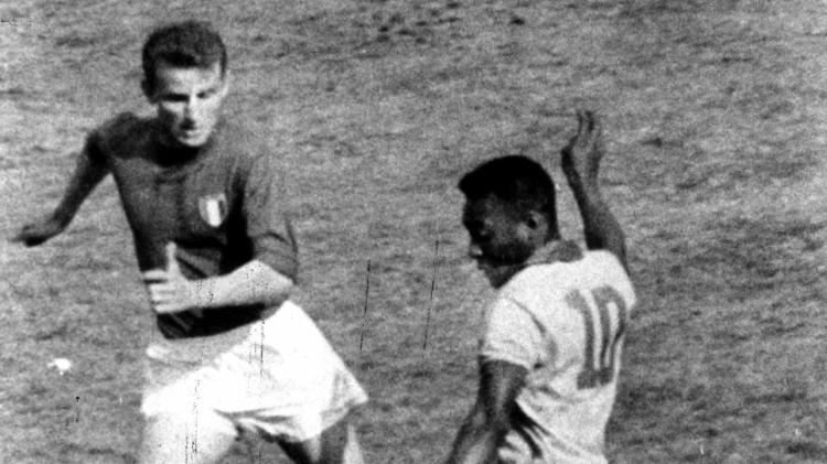 Maradona, zagueiros e mais: Os 10 maiores rivais da carreira de Pelé ...