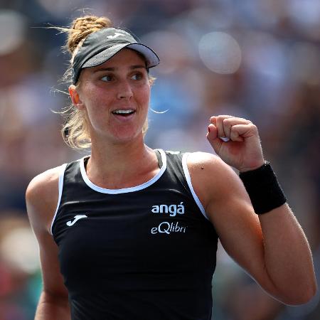 Beatriz Haddad Maia vai às quartas após abandono de Osaka em Tóquio