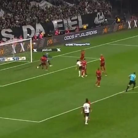 Veja o frango de Bento, que deu vitória do Corinthians sobre Athletico
