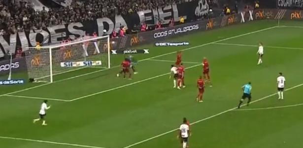 Veja o frango de Bento, que deu vitória do Corinthians sobre Athletico