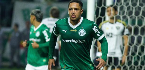Vitor Roque minimiza quase gol: 'Importante é a vitória do Palmeiras'