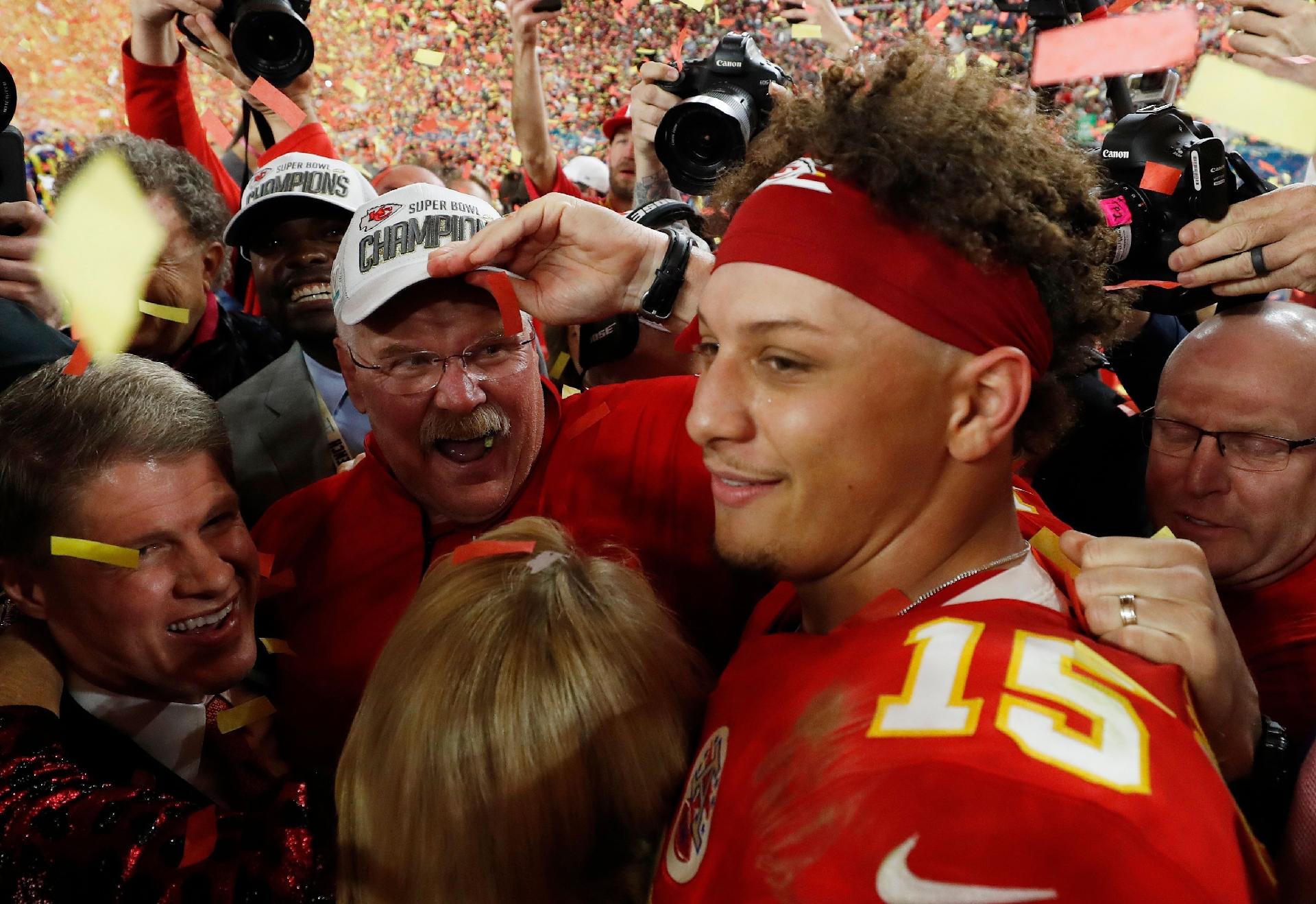 Super Bowl: Mahomes se recupera e Chiefs batem 49ers em virada espetacular - 03/02/2020 - UOL ...