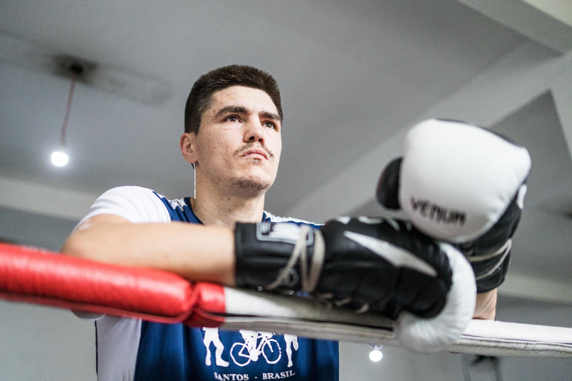 Coronavírus: Brasileiro campeão do mundo de boxe treina isolado para ...