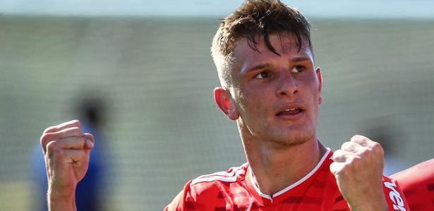 Inter: Nicolas é aprovado duas vezes e realiza sonho da família