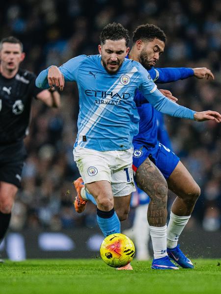 Chelsea empata aos 48, ameniza crise e freia busca do City ao Arsenal