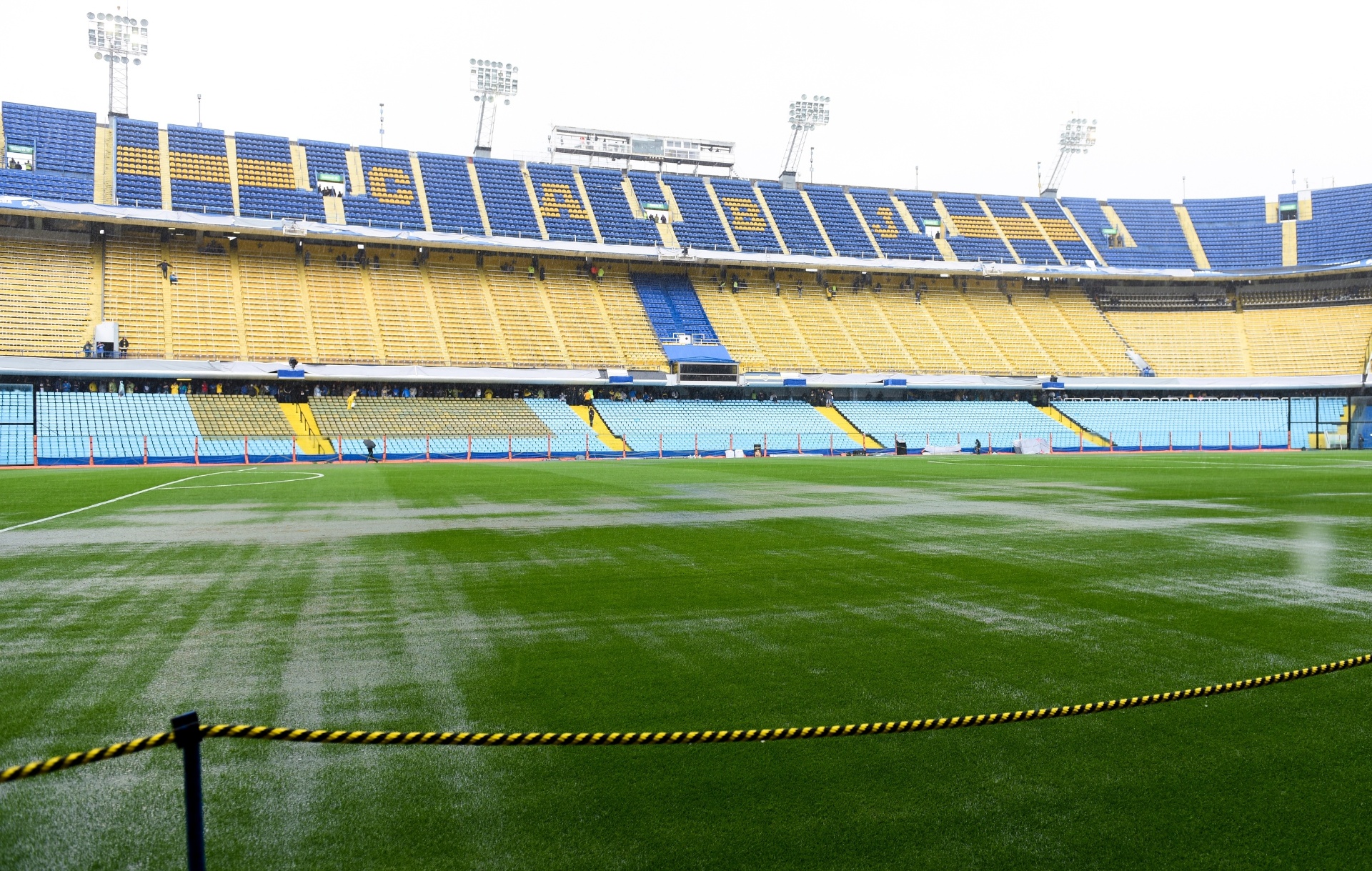 Fotos: Fortes chuvas alagam campo e adiam decisão da Libertadores - 10 ...