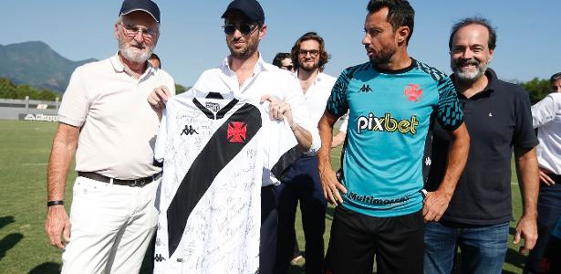 Vasco e 777: 1º dia tem visitas, fé em virada na semi e Nenê porta-voz