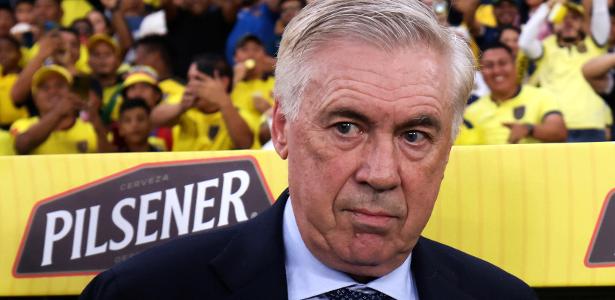 Ancelotti masca um chiclete a cada 10 min e demonstra calma em estreia