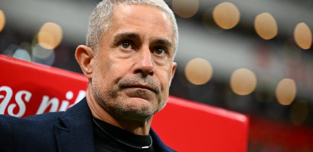 Sylvinho deixa Albânia e federação anuncia novo técnico, Rolando Maran