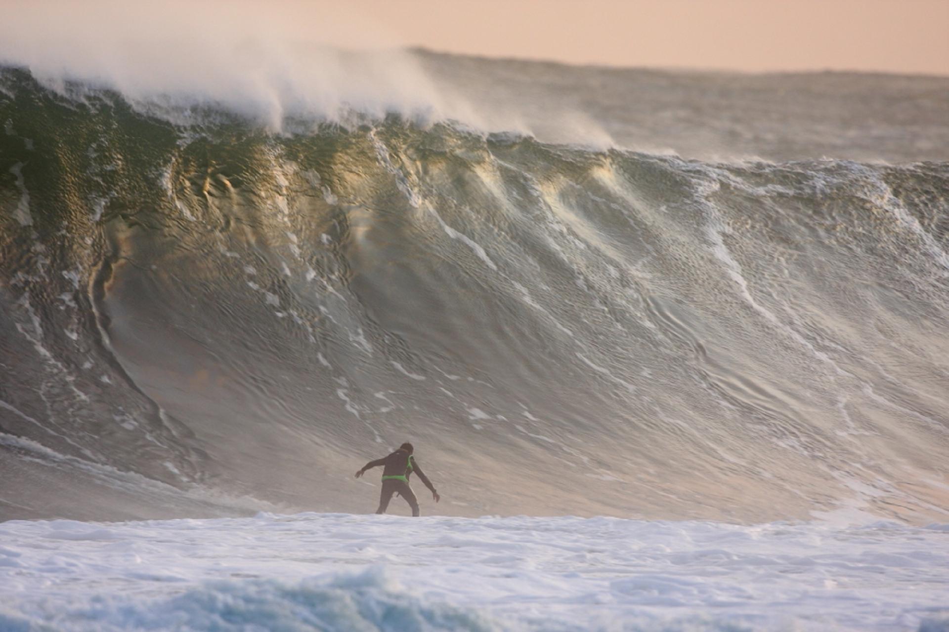 Lugar que causou mais de 70 naufrágios hoje tem a maior onda do Brasil