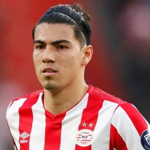 PSV x NEC: meia desarma 'mergulhando' e faz golaço; assista