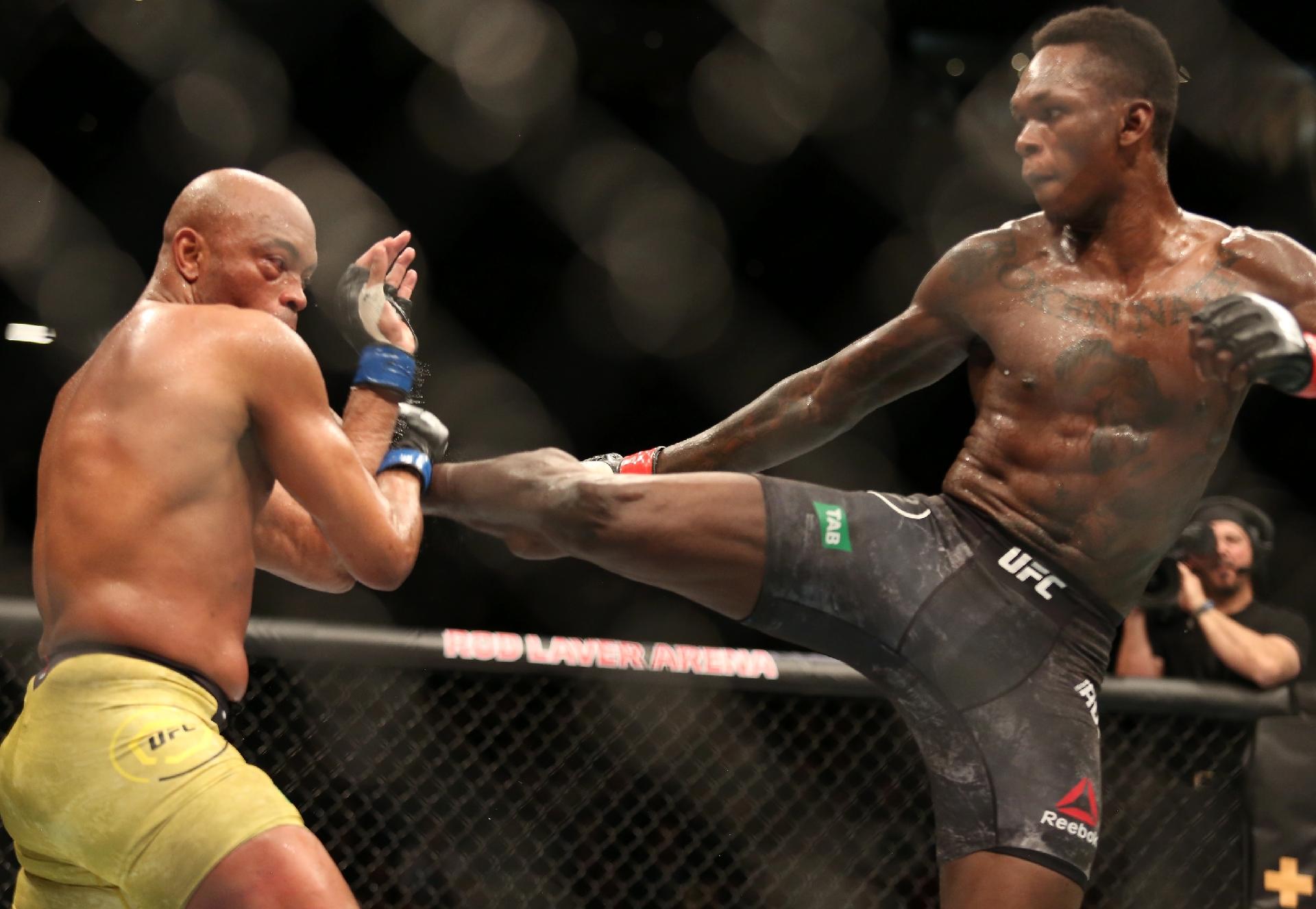 Anderson Silva volta após 2 anos, perde e se afasta de cinturão do UFC ...