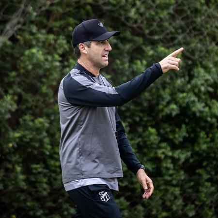 Ceará anuncia saída do técnico Léo Condé após queda para a Série B