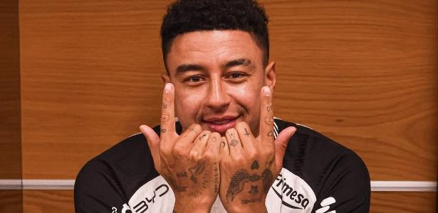 Dorival dá prazo para estreia de Lingard: 'Cuidado diferente'