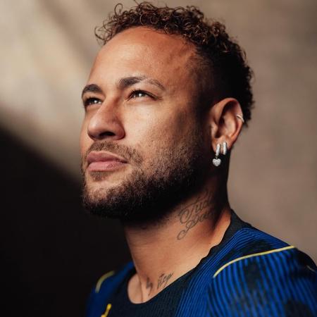 Neymar vê Brasil 'pronto para Copa' e foca em tatuagem: 'Tudo passa'