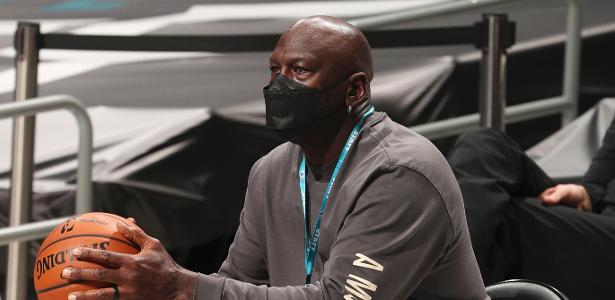 Michael Jordan doará R$ 5,2 mi a universidade que formou Spike Lee