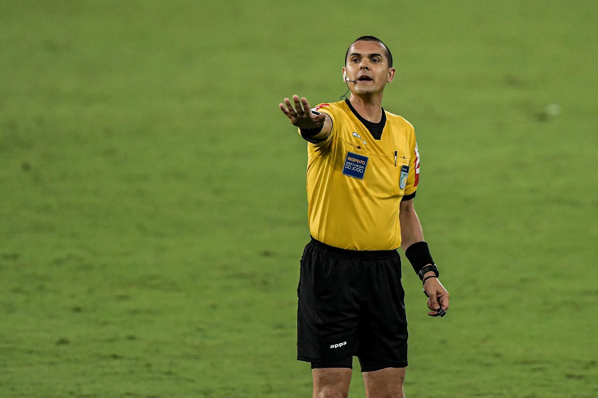 Árbitros de futebol: veja as profissões dos principais juízes do país