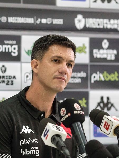 Vasco: Barbieri indica 'time que busca protagonismo' e pede paciência