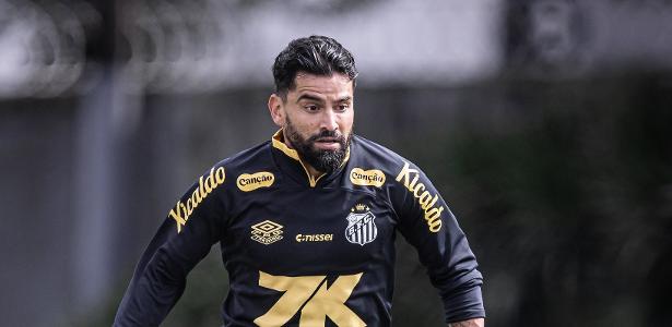 Santos acerta a rescisão de contrato com o volante Tomás Rincón