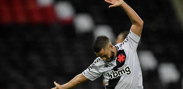 Morato repete 'dancinha' de Edmundo e leva vascaínos ao delírio na web