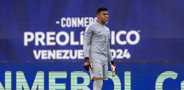Goleiro Mycael é eleito o melhor na vitória do Brasil