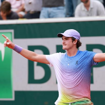 Fonseca bate marca de Nadal e é única promessa ainda 'viva' em Paris