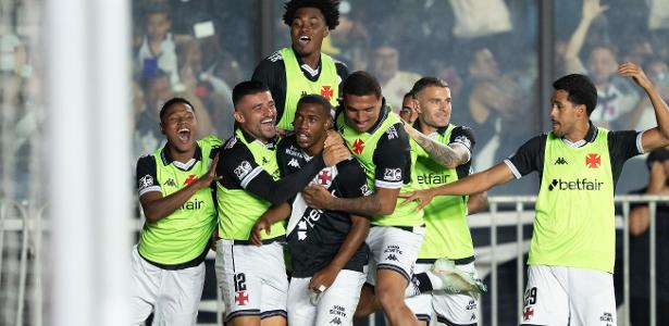 Vasco goleia em jogo de mais de 3 horas, e Inter pode terminar rodada no Z4