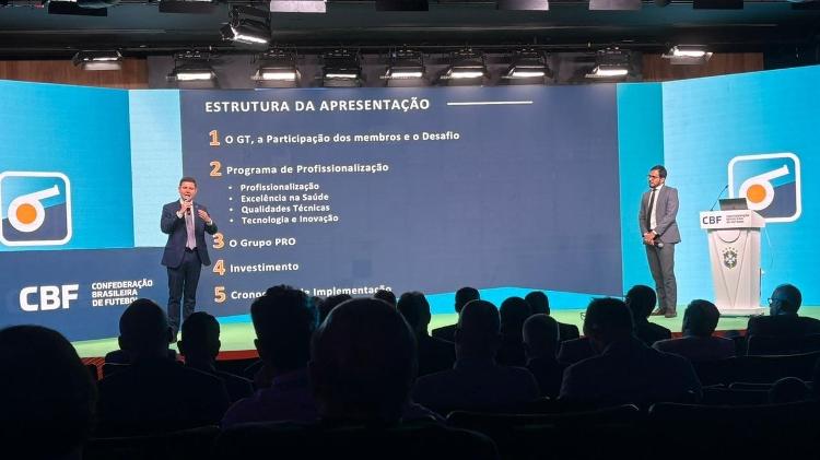 CBF anuncia grupo de 72 árbitros profissionais e cria até rebaixamento