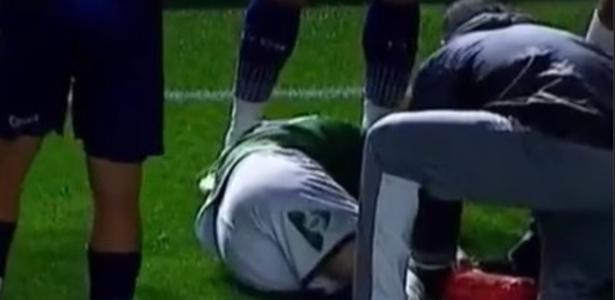 Jogador sofre lesão assustadora durante jogo na Argentina; veja