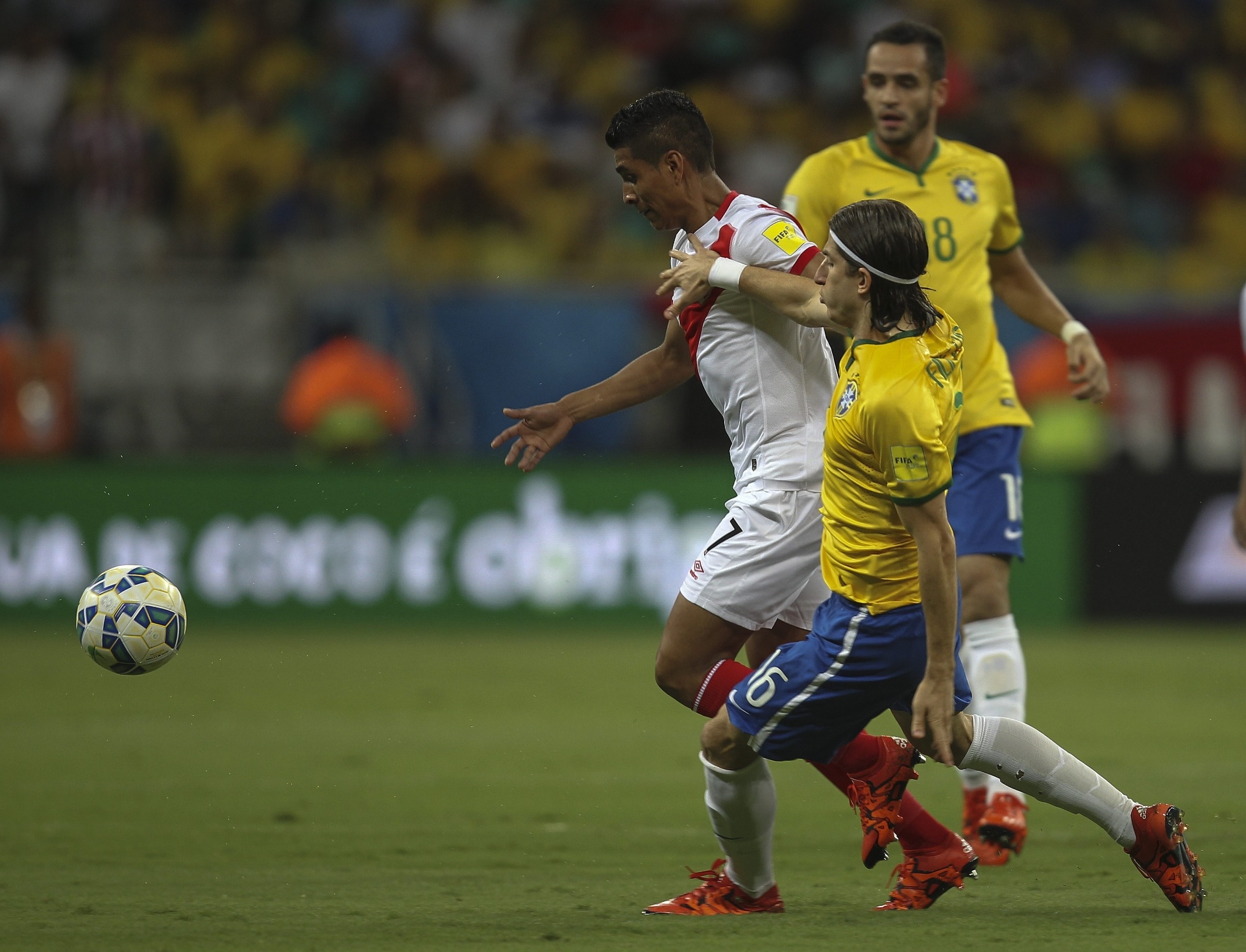 Dunga muda time, e Douglas Costa comanda vitória brasileira contra o ...